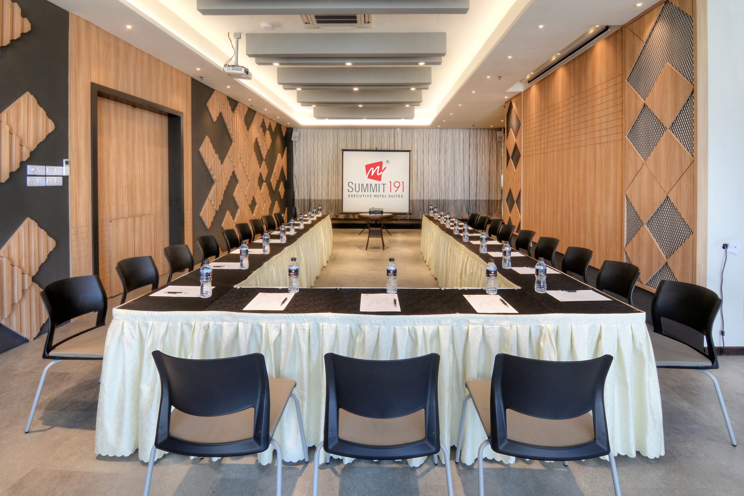 Meetings & Events | M Summit 191 Executive Hotel Suites