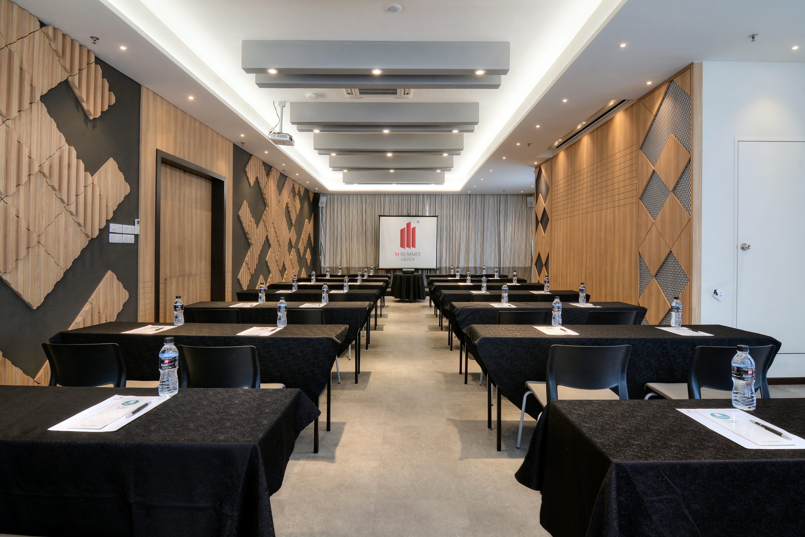 Meetings & Events | M Summit 191 Executive Hotel Suites